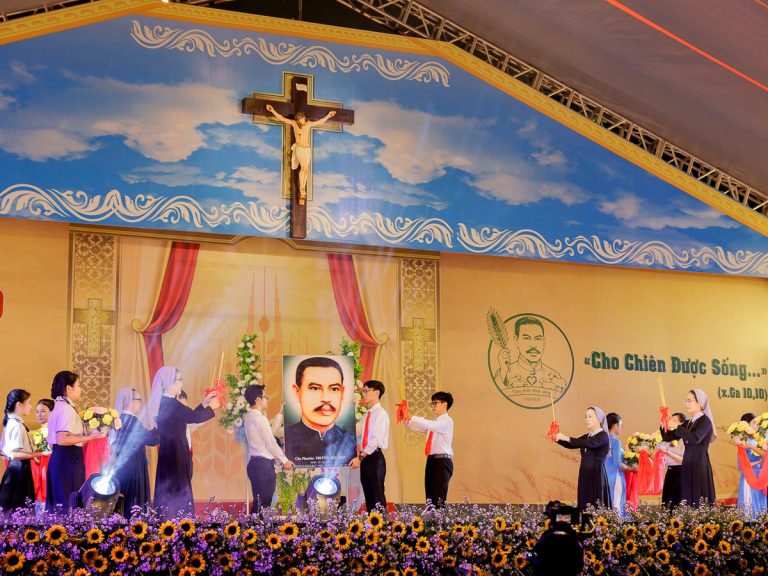 Vietnam : plus de 70 000 pèlerins attendus le 2 juillet pour la ...